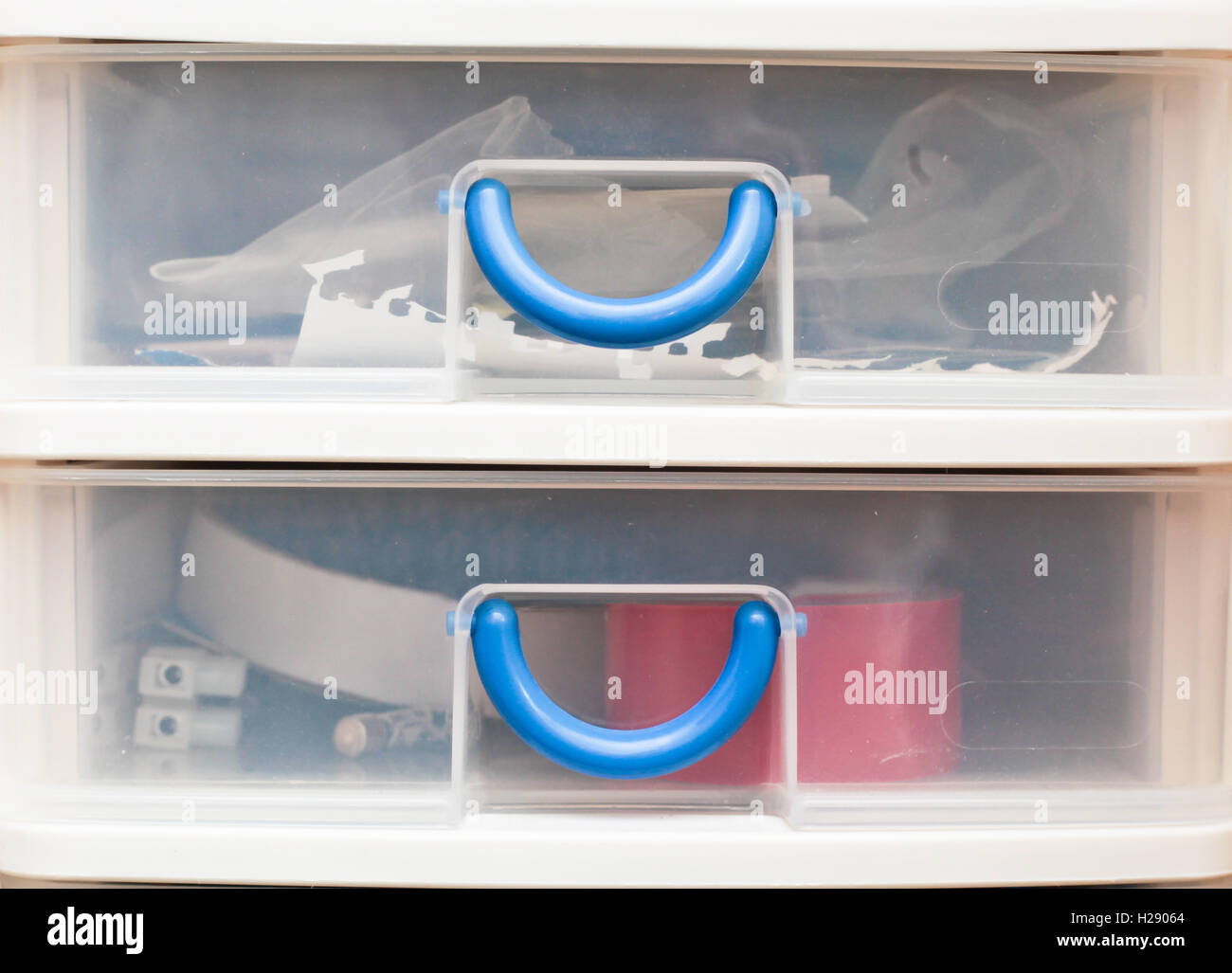 Plastic drawers hi-res stock photography and images - Alamy