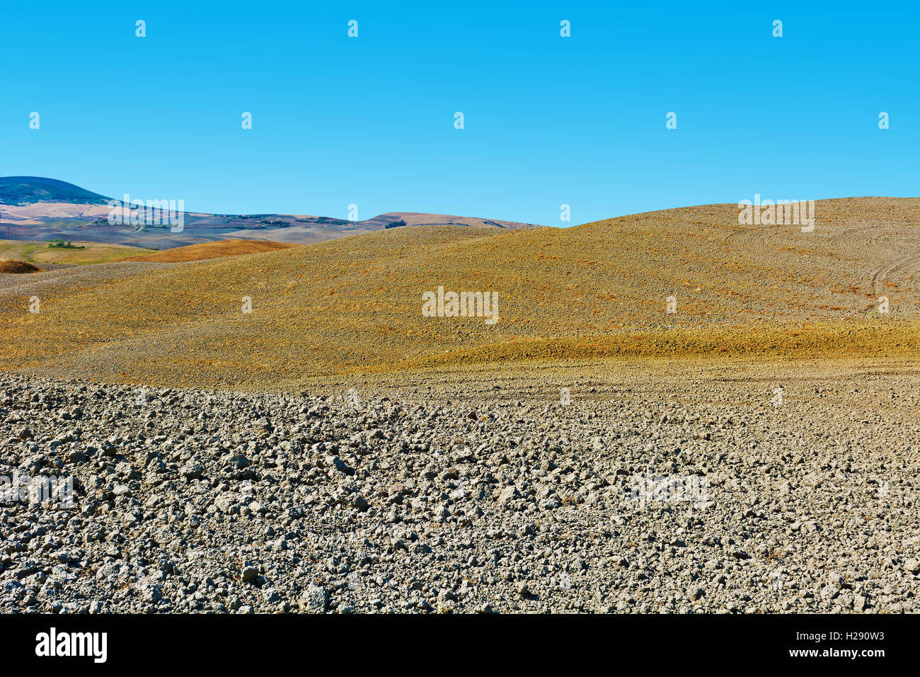 Sloping arable land hi-res stock photography and images - Alamy