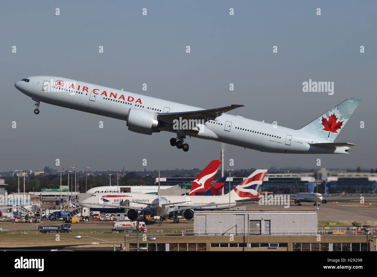 LONDON HEATHROW CARGO TERMINAL Stock Photo - Alamy