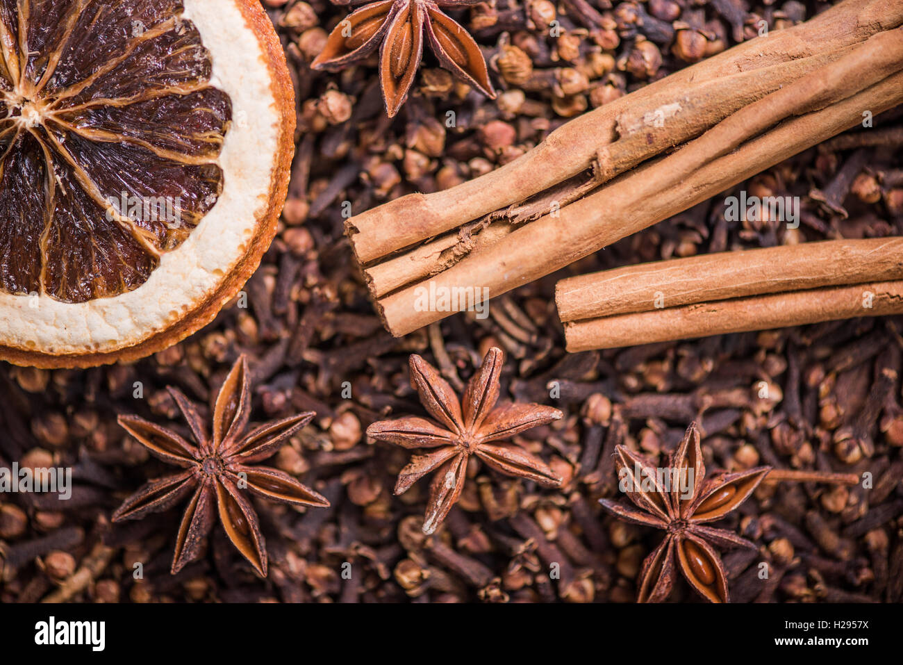 Traditional Christmas spices, close view Stock Photo - Alamy