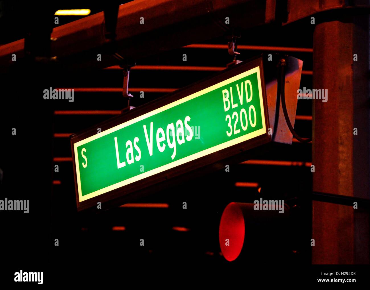Las vegas blvd road sign hi-res stock photography and images - Alamy