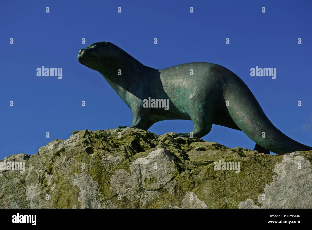 Gavin Maxwell memorial, a bronze otter on rocks at Monreith in Dumfries ...