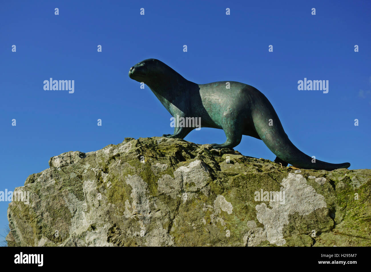 Gavin maxwell otter memorial hi-res stock photography and images - Alamy