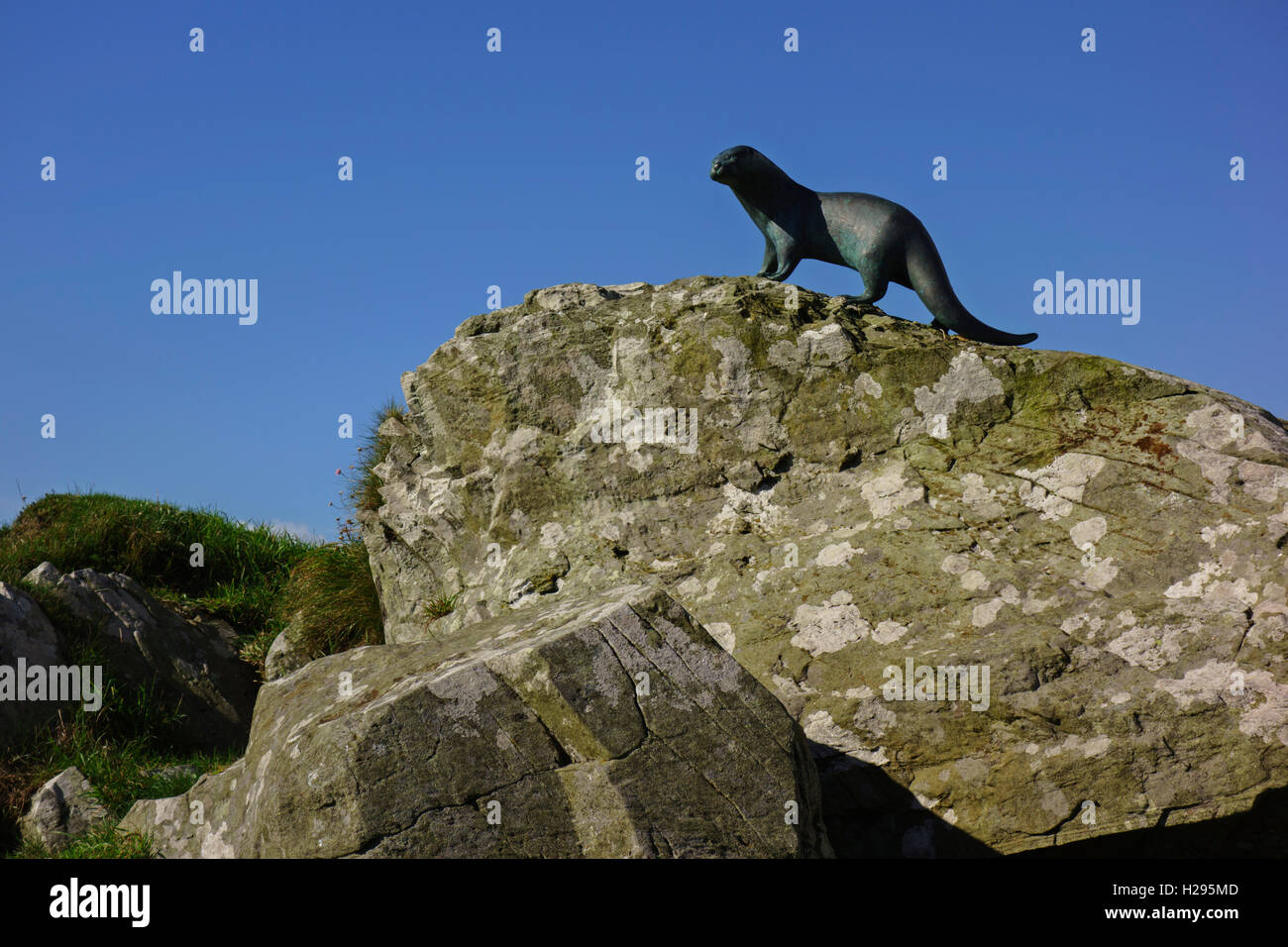 Gavin Maxwell memorial, a bronze otter on rocks at Monreith in Dumfries ...