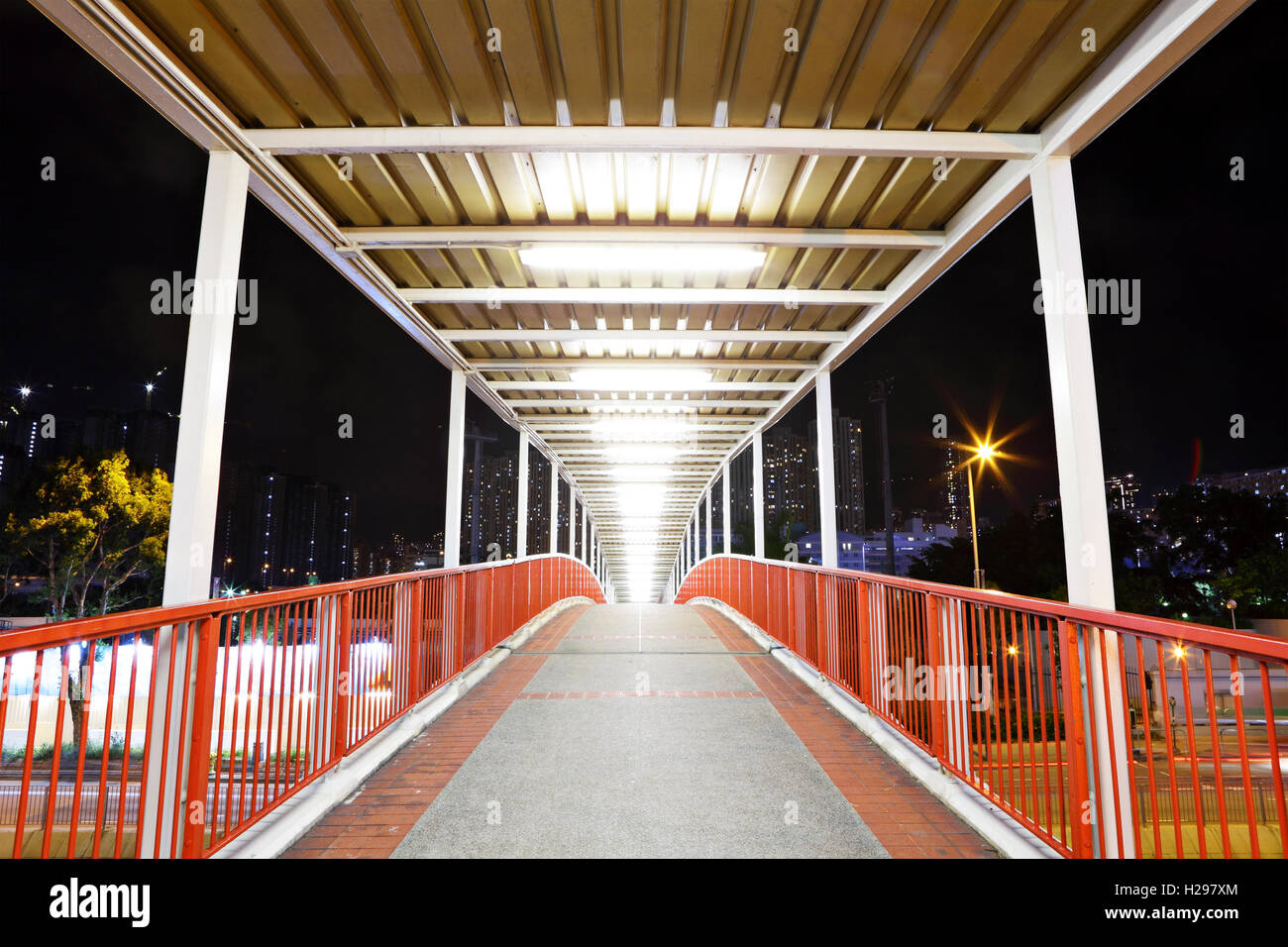 Ceiling bridge footbridge hi-res stock photography and images - Alamy