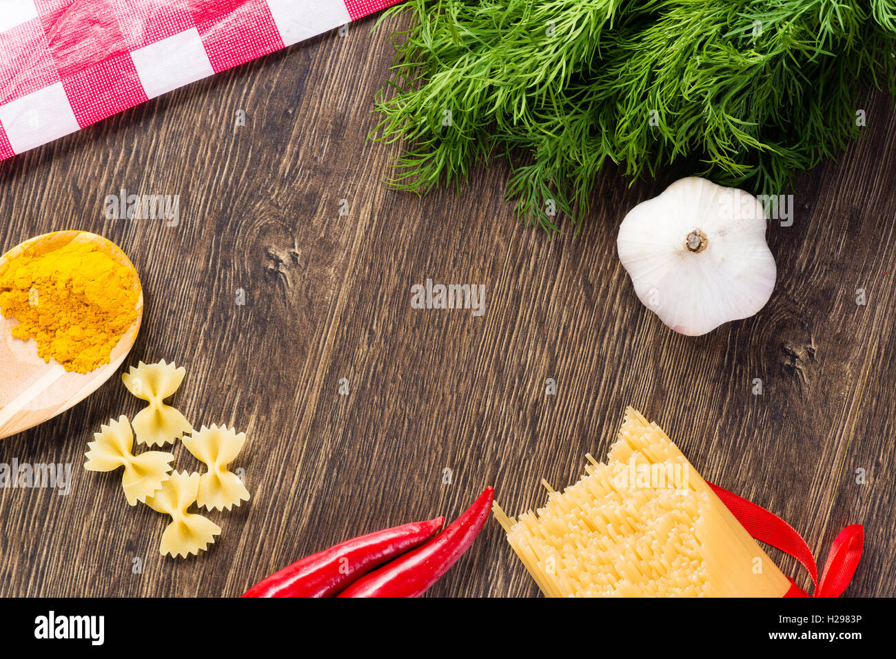 Ingredients for cooking pasta Stock Photo - Alamy