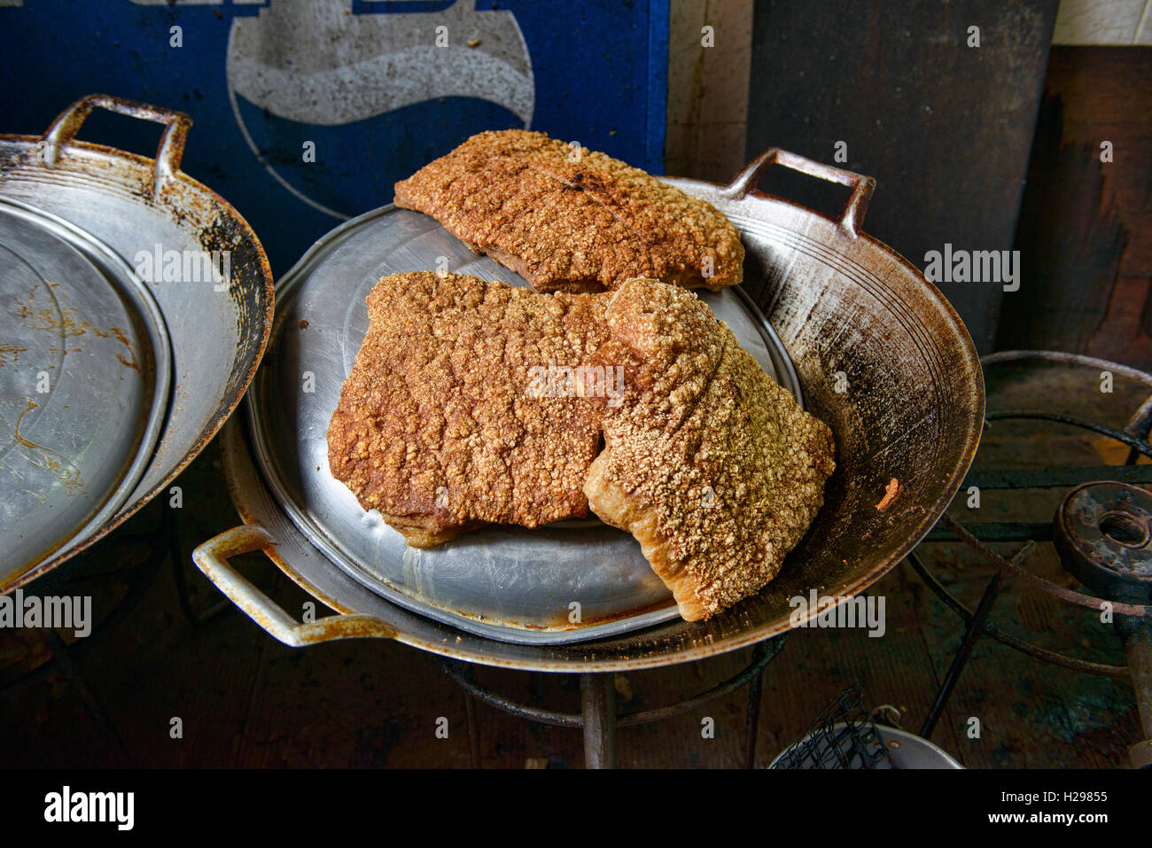 Moo krob, crispy deep fried pork belly, Nang Loeng market in Bangkok ...