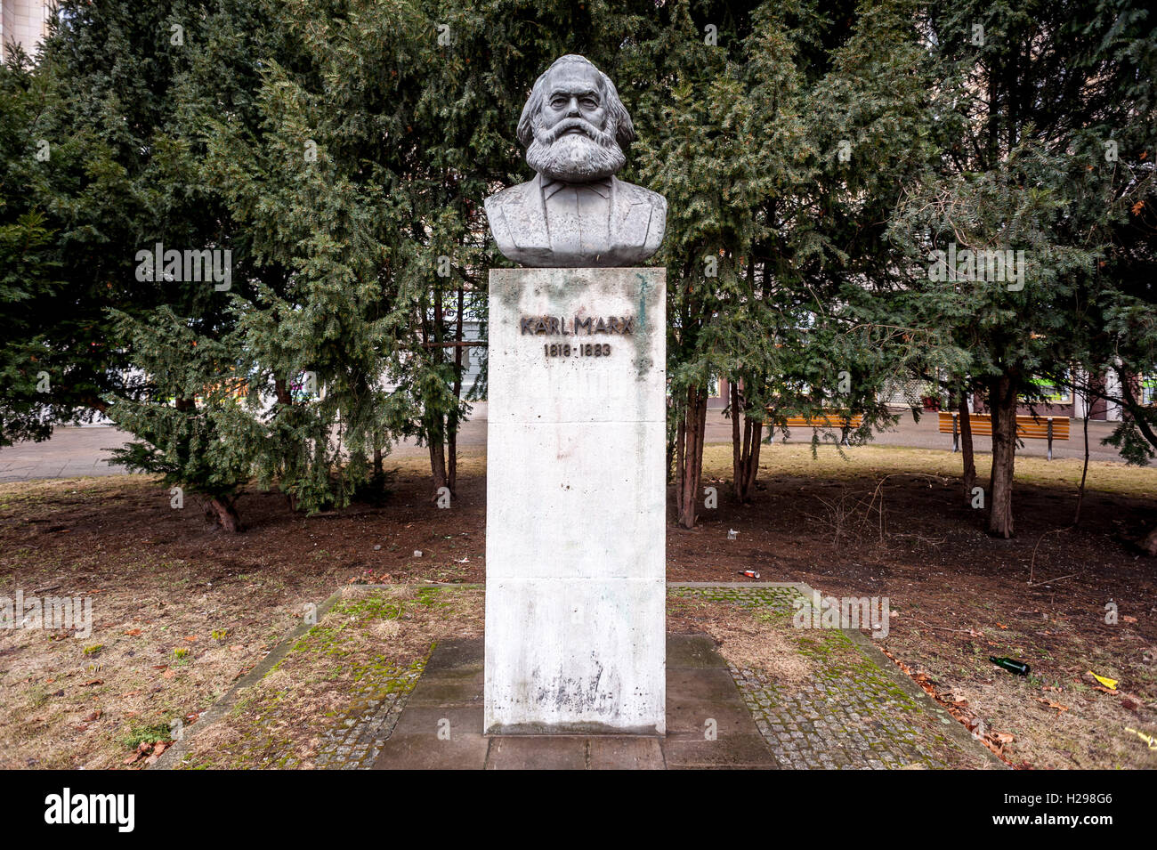 Karl marx bust sculpture hi-res stock photography and images - Alamy