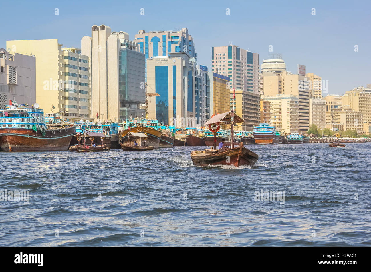 Traditional abra boats hi-res stock photography and images - Alamy