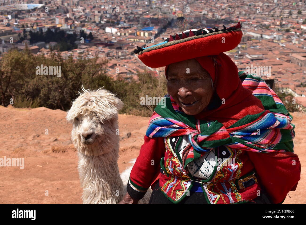 Traditional clothing of peru hi-res stock photography and images - Alamy