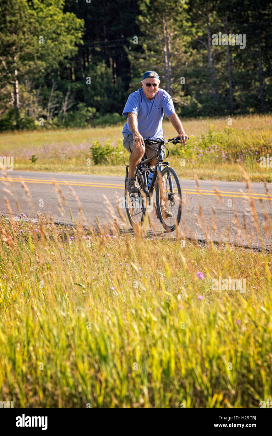 Riding a bike in the countryside hi-res stock photography and images ...