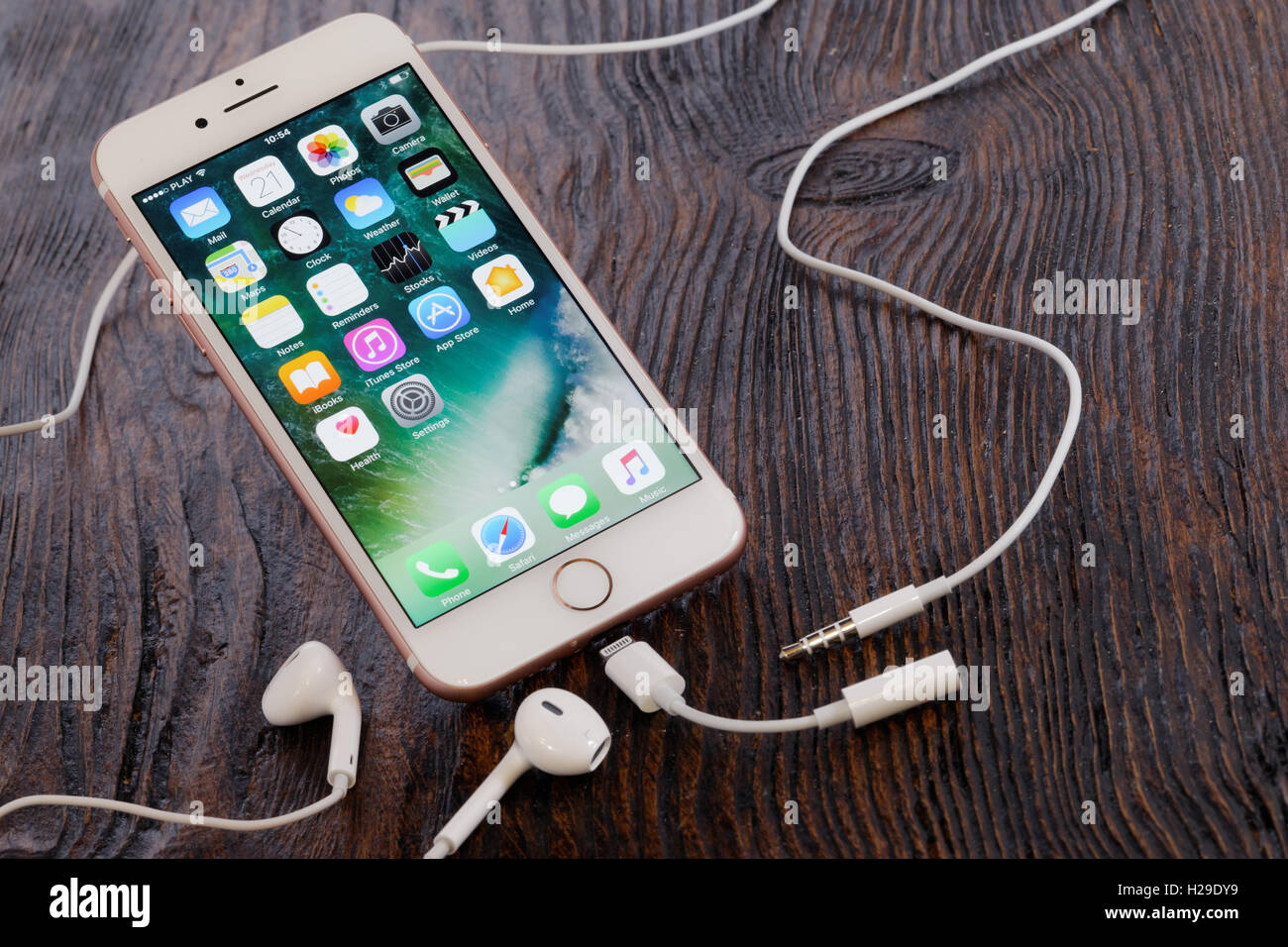 Communication iphone hi-res stock photography and images - Alamy