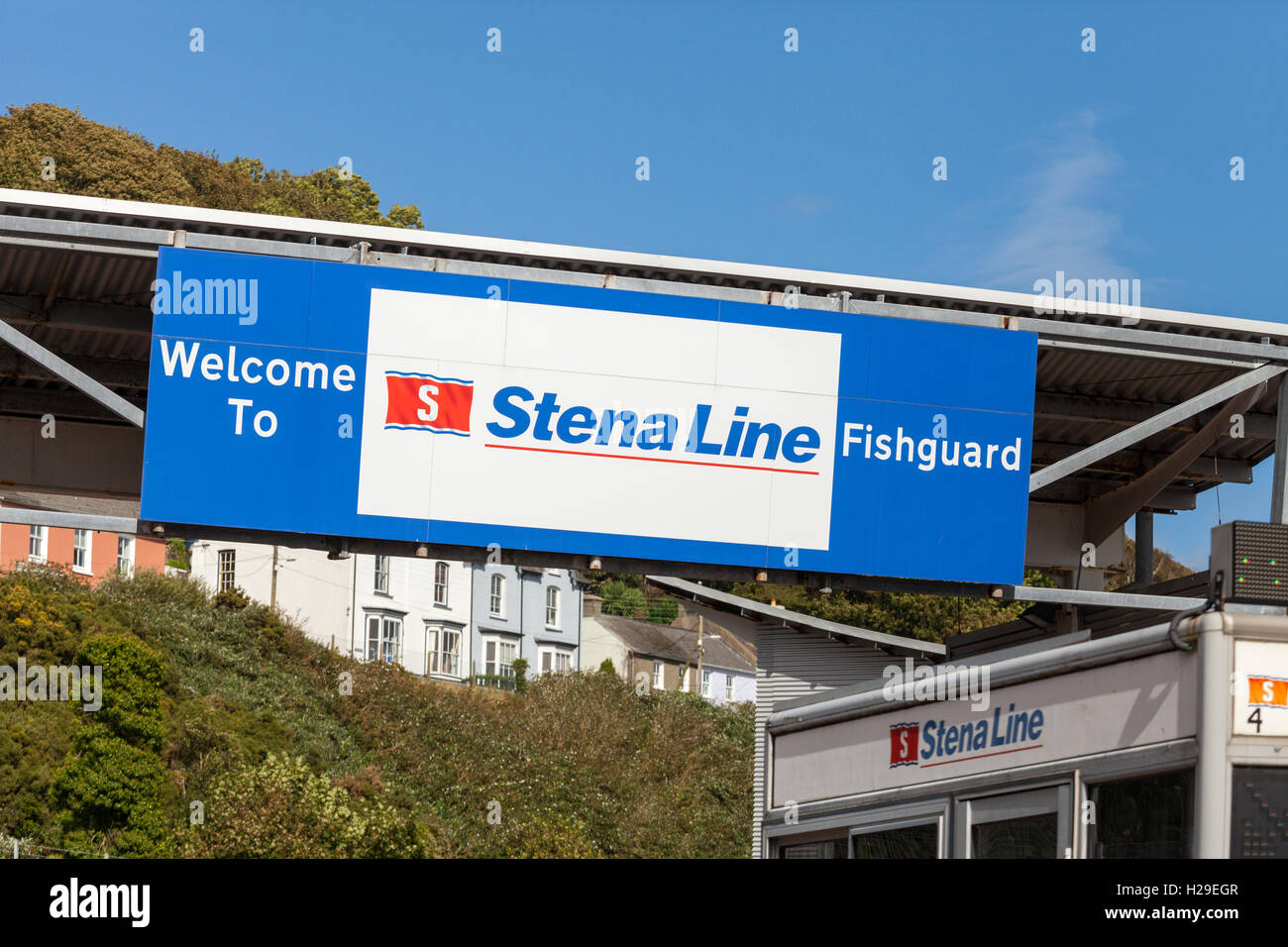 Check in sign ferry hi-res stock photography and images - Alamy