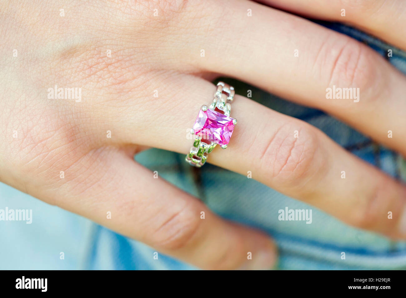 woman's hand with beautiful engagement ring Stock Photo - Alamy
