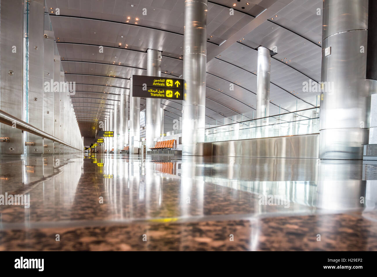 Long corridor in an airport hi-res stock photography and images - Alamy