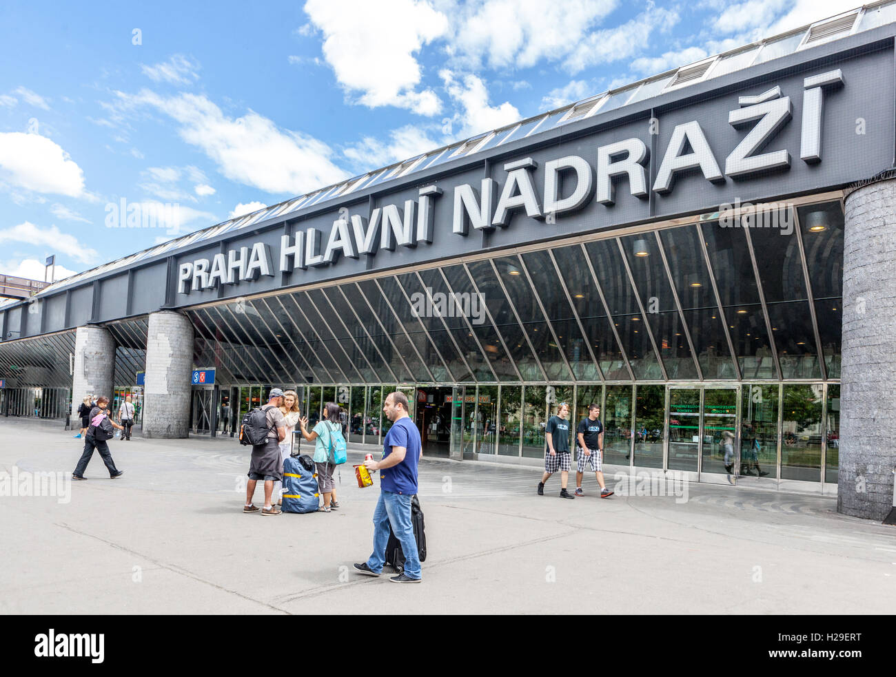 Prague main train station Hlavni Nadrazi, International station, Prague ...