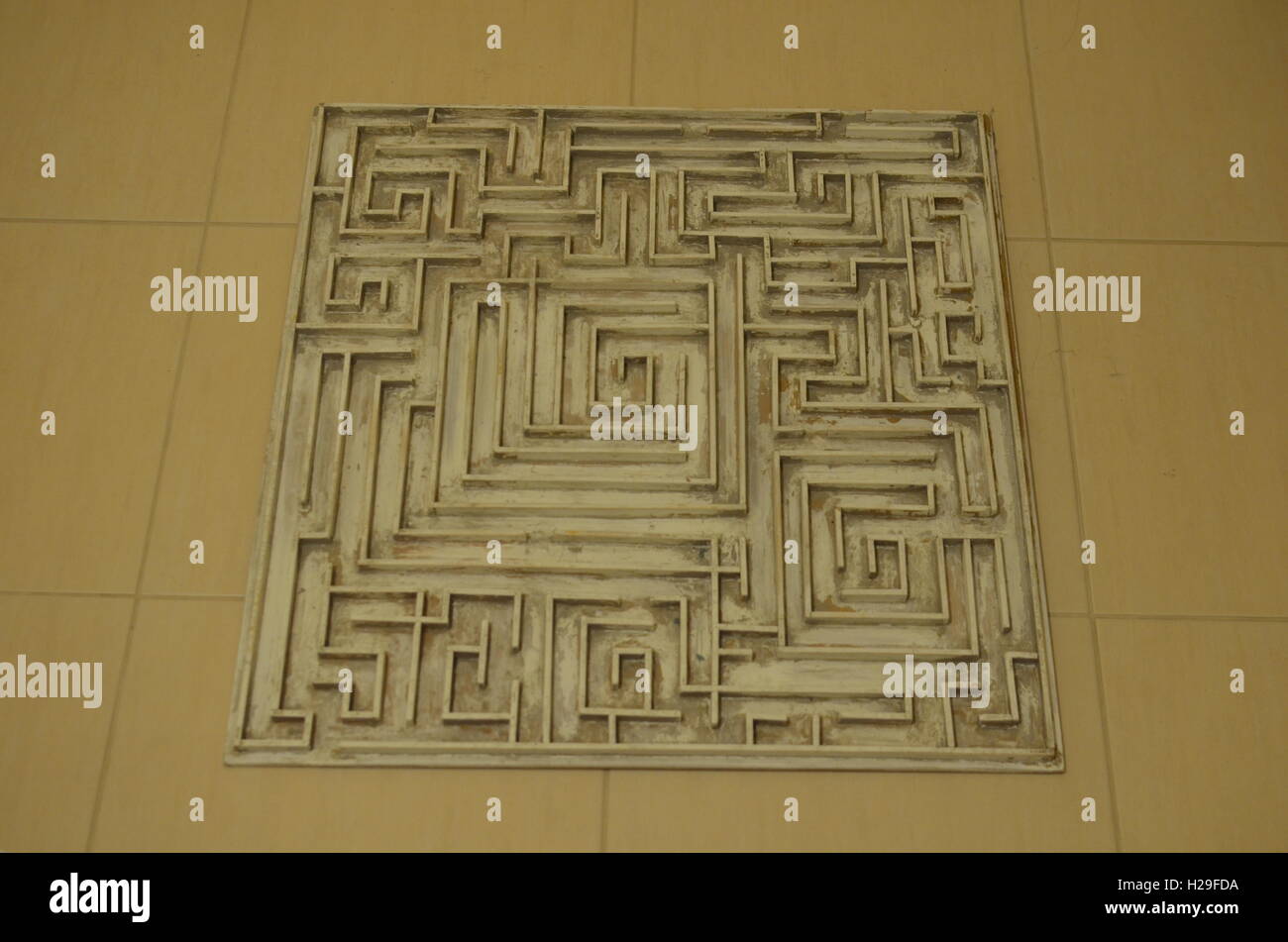 Pictures taken during the construction of handmade wooden labyrinths ...