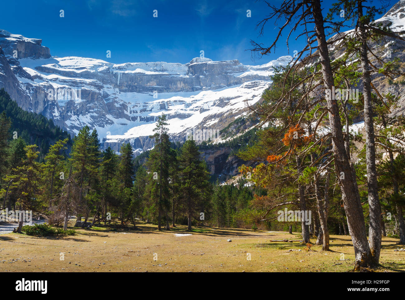 Cirque glacier hi-res stock photography and images - Alamy