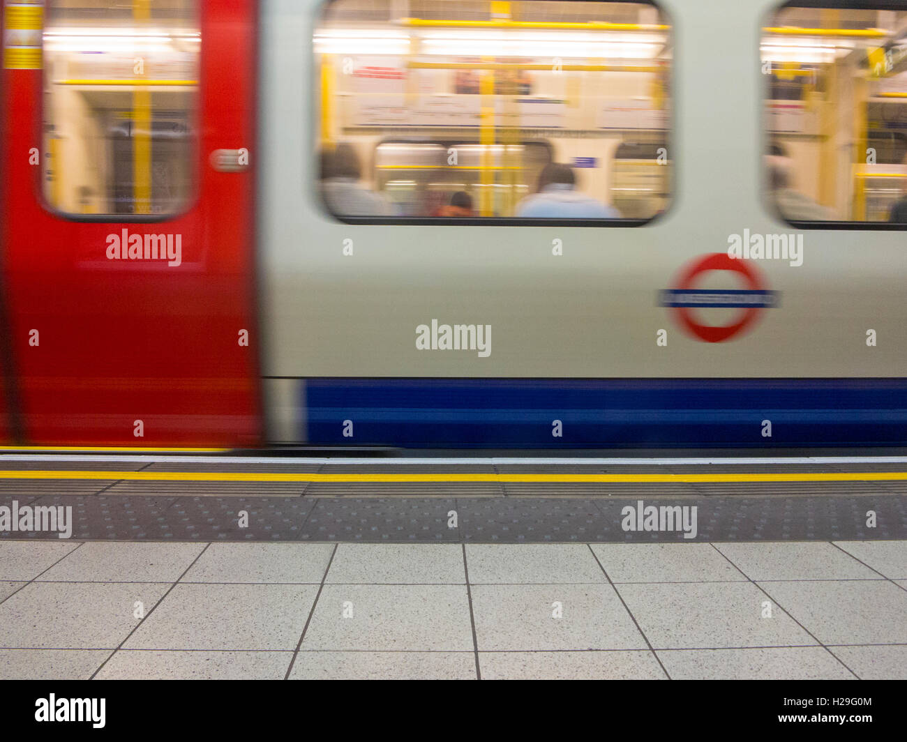 London underground train approaching hi-res stock photography and ...