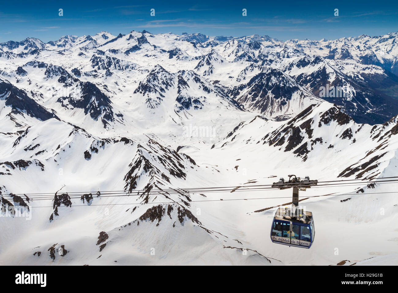 Aerial tramway hi-res stock photography and images - Alamy