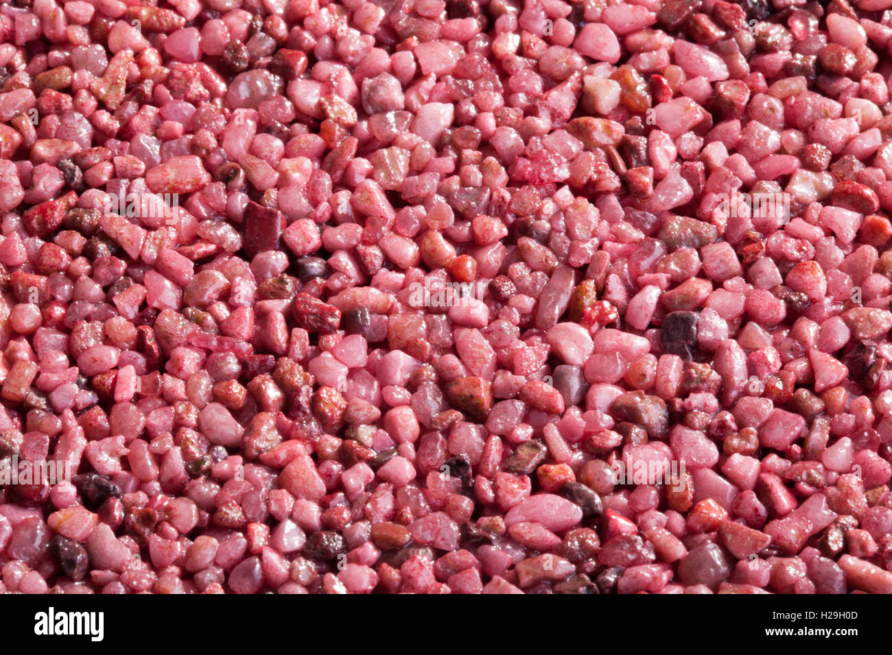 Coloured stone chip / gravel surface Stock Photo - Alamy