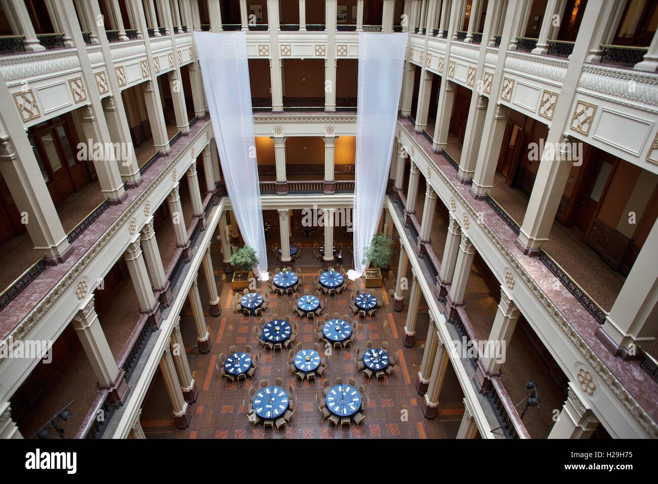Building atrium reception hi-res stock photography and images - Alamy