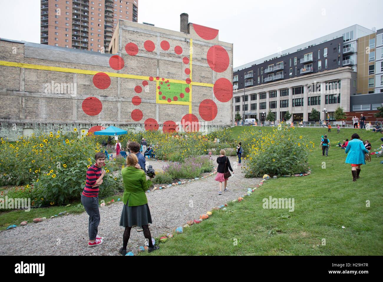 An urban garden in downtown St. Paul, Minnesota, USA Stock Photo - Alamy
