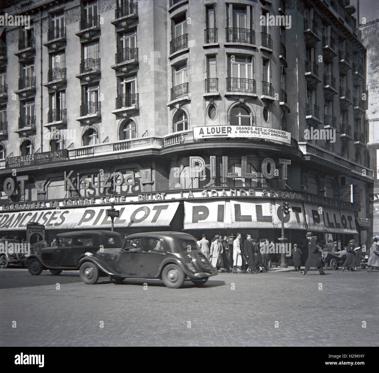 1930s paris facade hi-res stock photography and images - Alamy