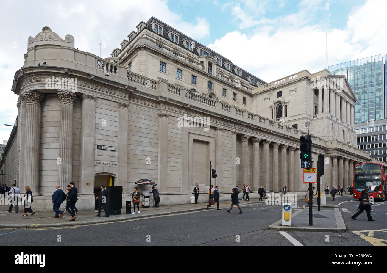 The Bank of England. Threadneedle Street, City of London Stock Photo ...
