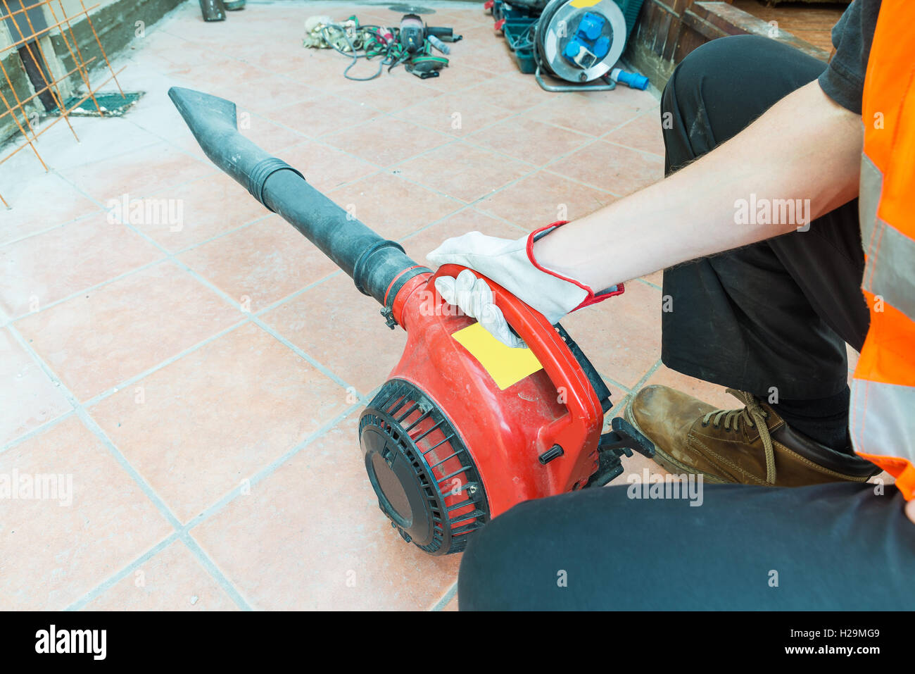 Construction worker blower cleaning hi-res stock photography and images ...