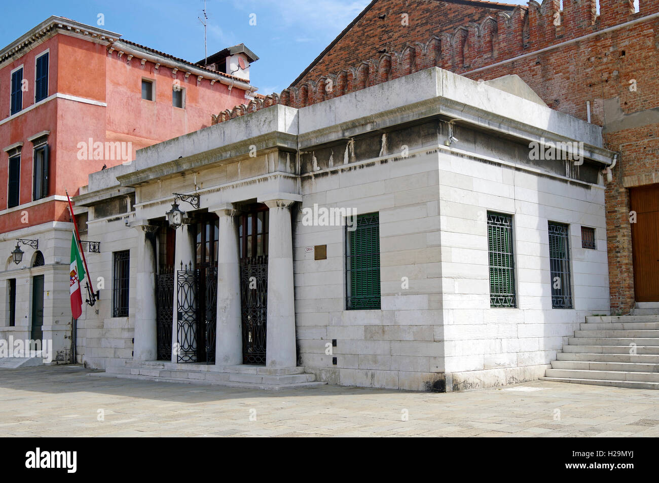 Doric style hi-res stock photography and images - Alamy