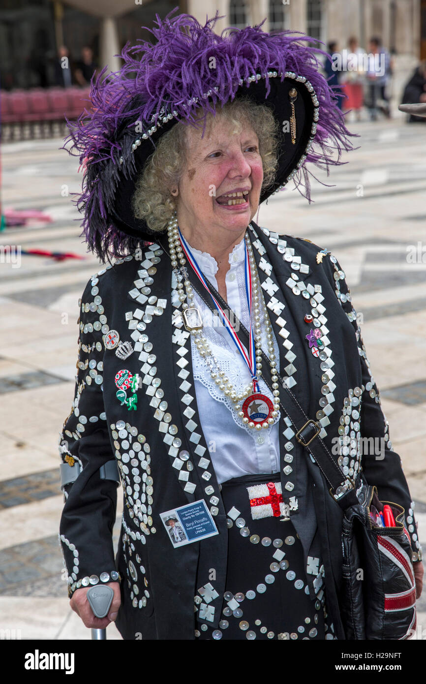 Queen princess street hi-res stock photography and images - Alamy