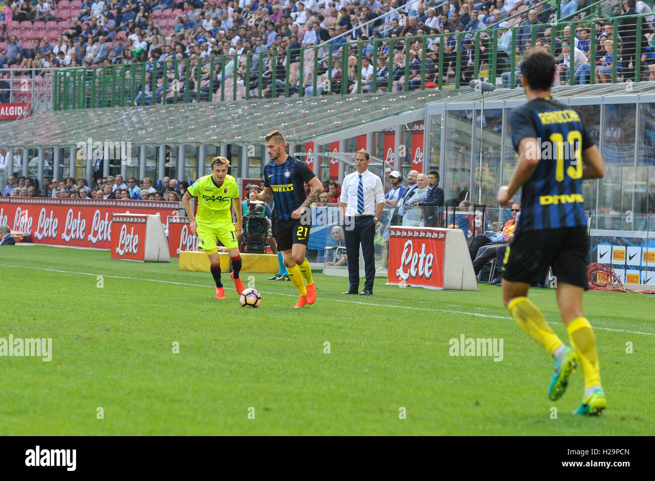 San Siro Stadium, Milan, Italy. 25th Sep, 2016. Davide Santon of inter ...
