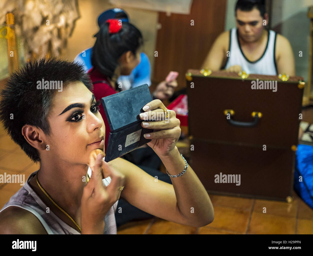 Bangkok, Bangkok, Thailand. 25th Sep, 2016. Likay performers put on ...