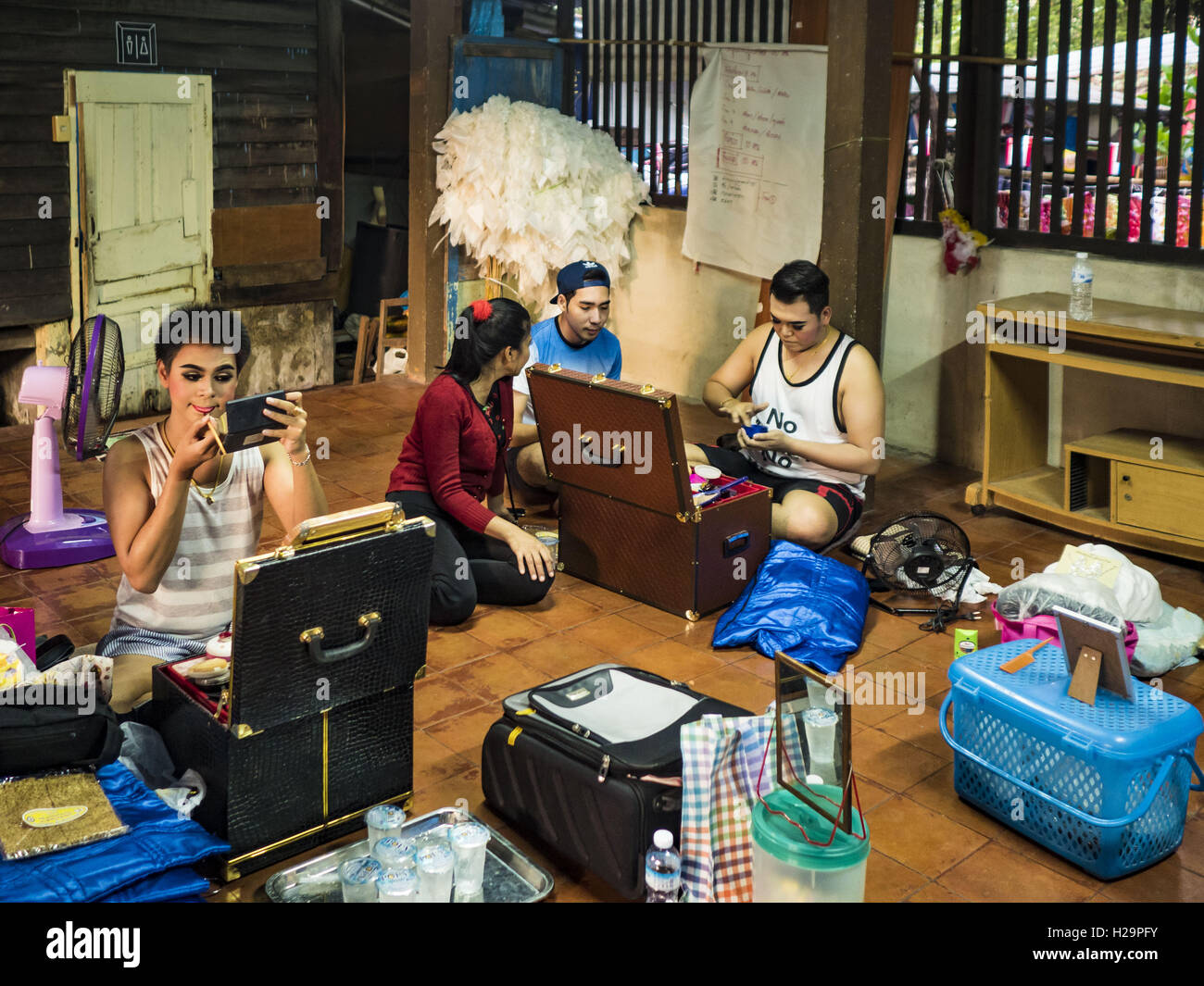 Bangkok, Bangkok, Thailand. 25th Sep, 2016. Likay performers put on ...