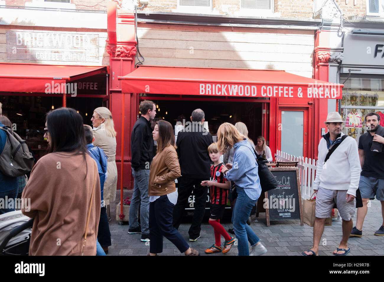 London, UK. 25th September, 2016. The Balham Food Festival 2016 begins ...