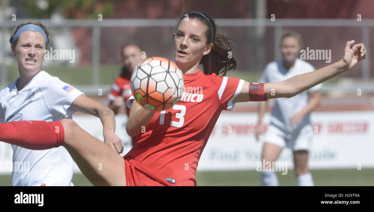 Usa. 25th Sep, 2016. SPORTS -- UNM's Maddie Irwin, 13, kicks the ball ...