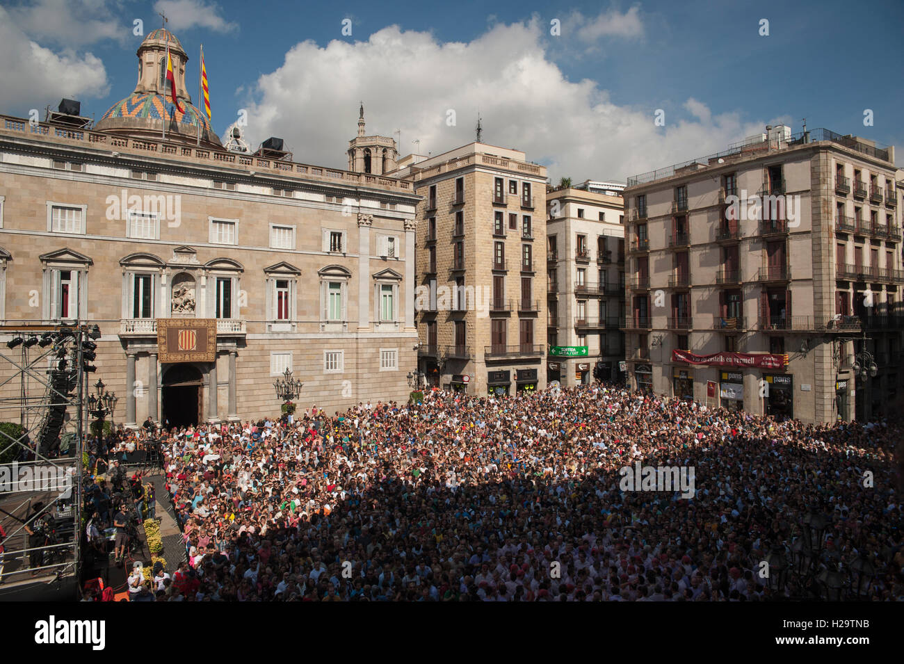 Barcelona, Spain. 26th Sep, 2016. A human tower (castell in catalan) is ...