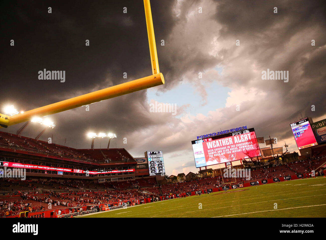 Tampa, Florida, USA. 25th Sep, 2016. WILL VRAGOVIC | Times.A weather ...