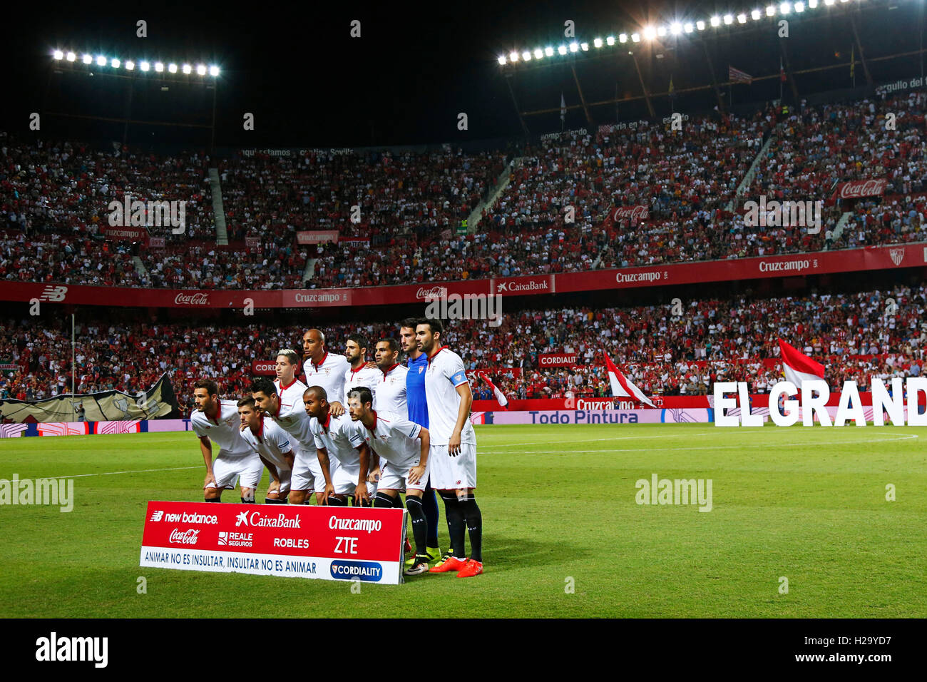 Seville, Spain. © D. 20th Sep, 2016. Sevilla FC team group line-up ...