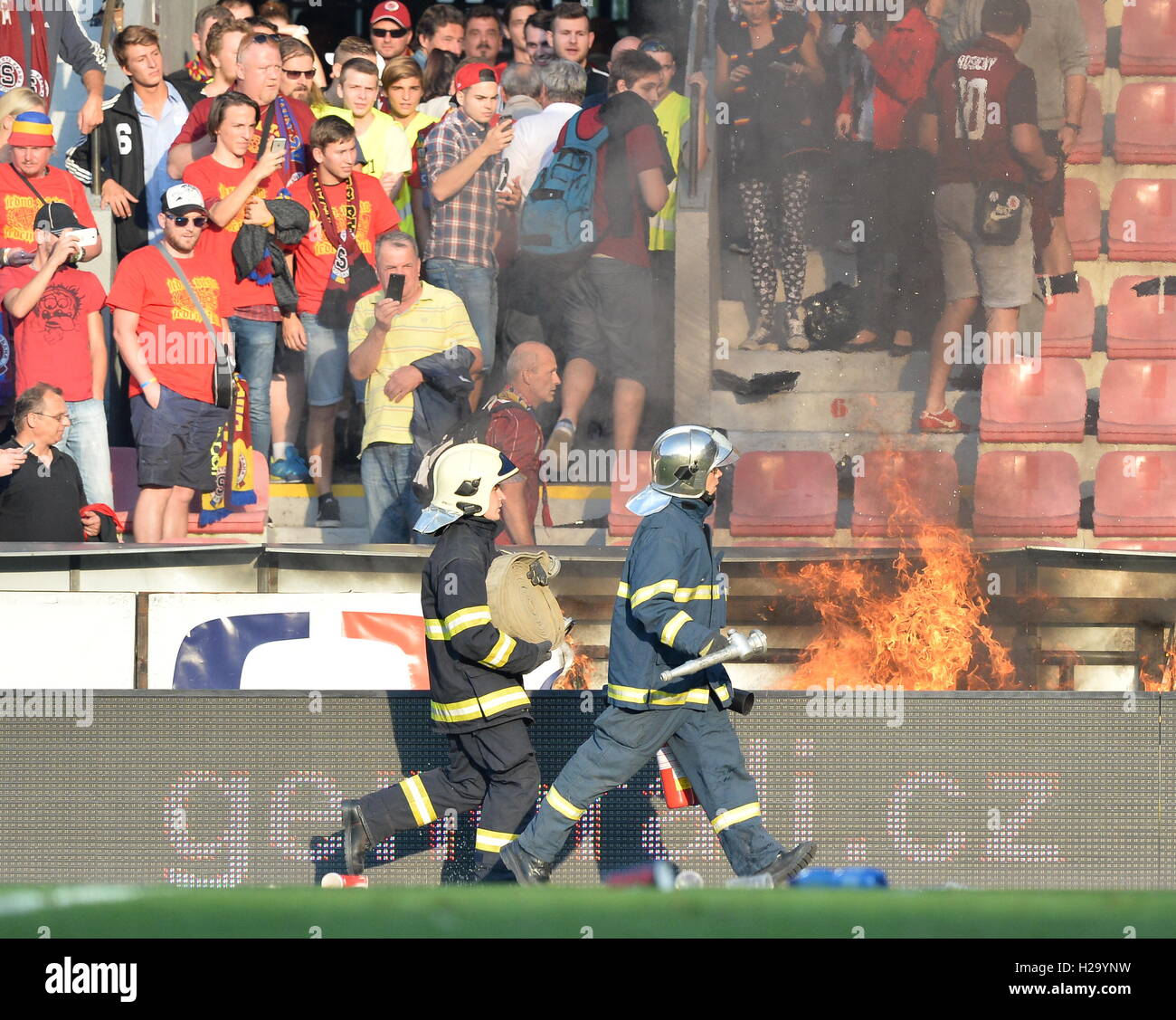 Prague, Czech Republic. 25th Sep, 2016. Firefighters extinguish fire ...