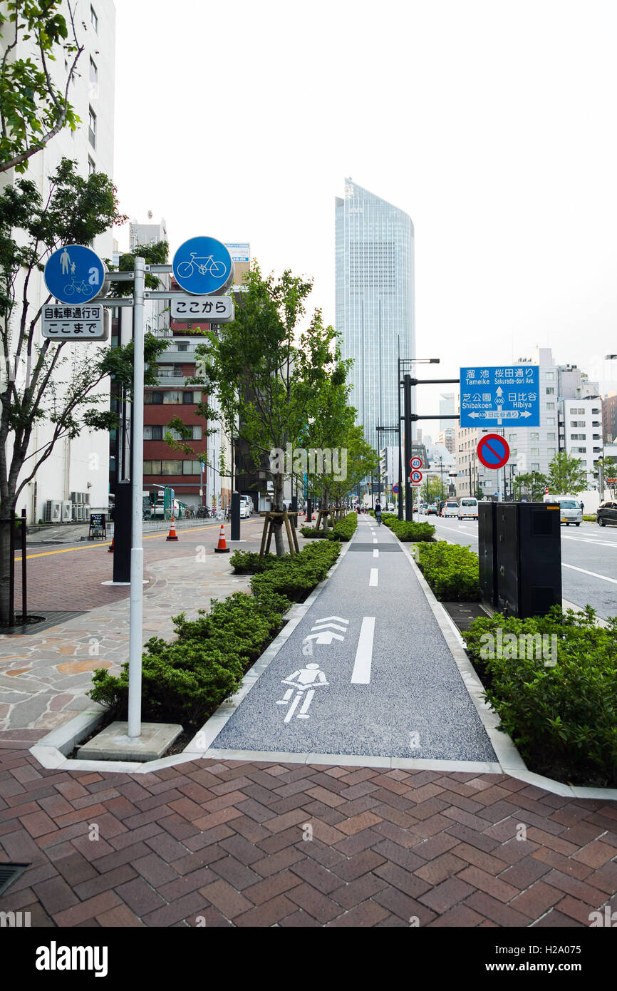 The newly opened section of Loop Road No. 2 between Shimbashi and ...