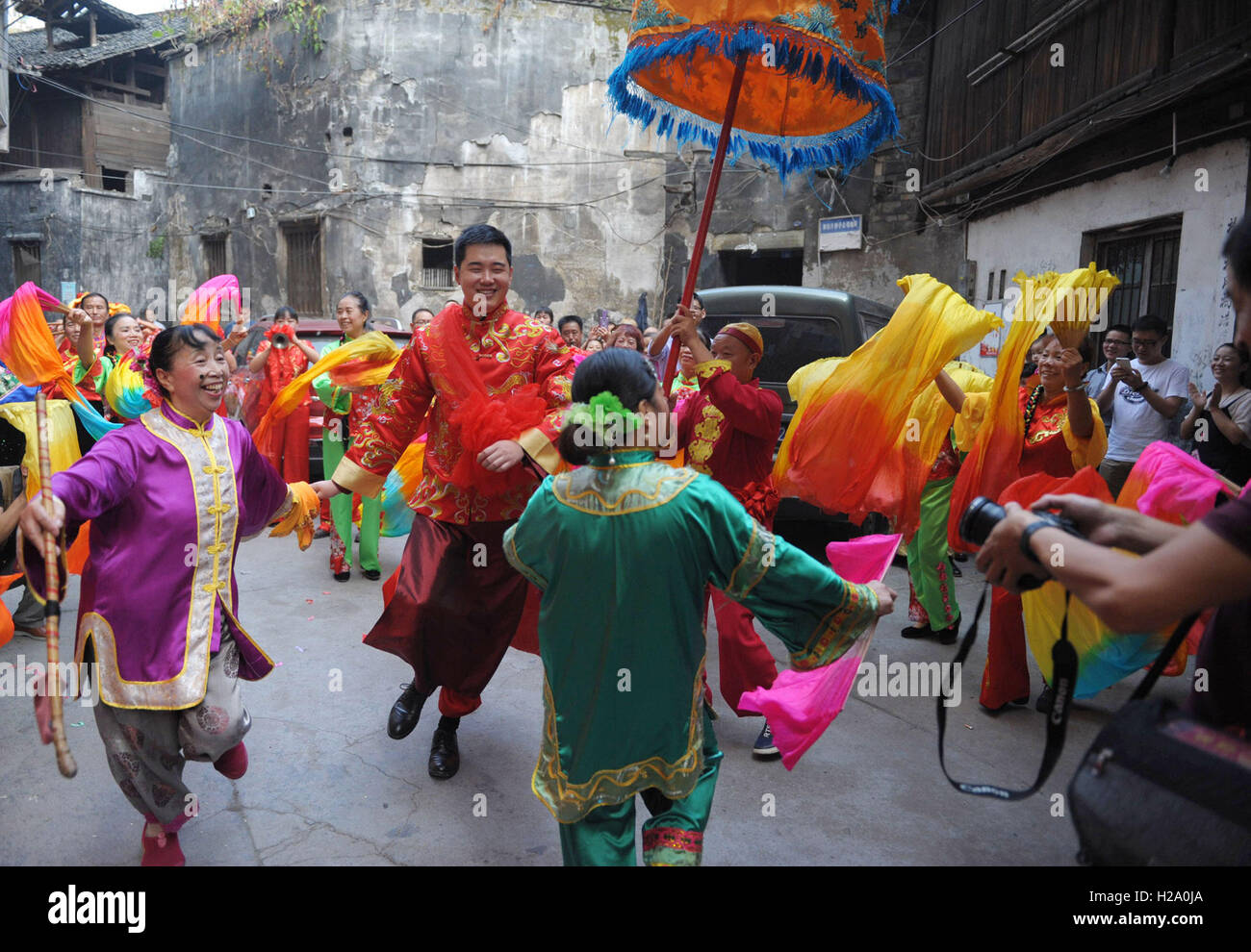 Hongjiang ancient city hunan province hi-res stock photography and ...