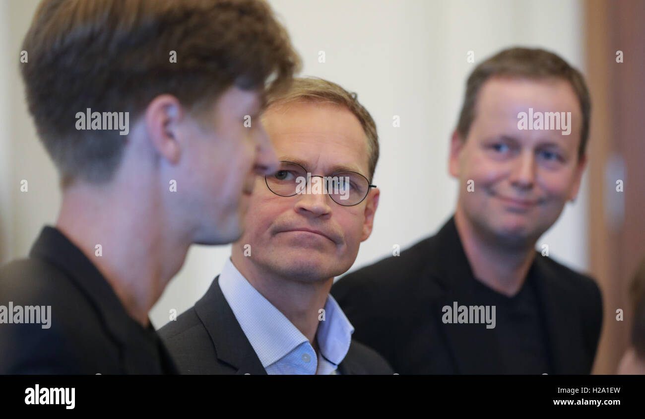 Berlin, Germany. 26th Sep, 2016. Klaus Lederer (l-r), the leading ...