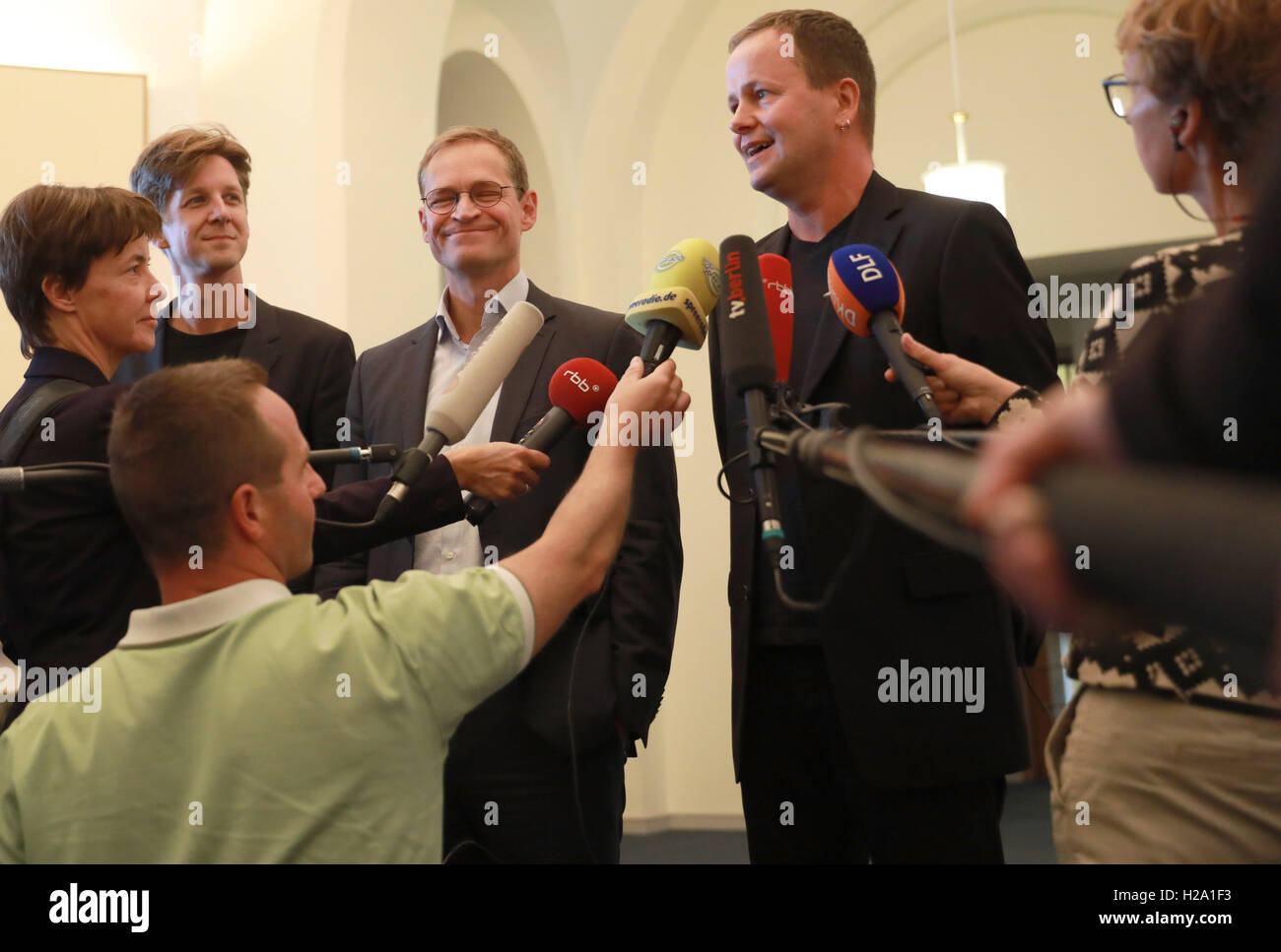 Berlin, Germany. 26th Sep, 2016. Klaus Lederer (l-r), the leading ...