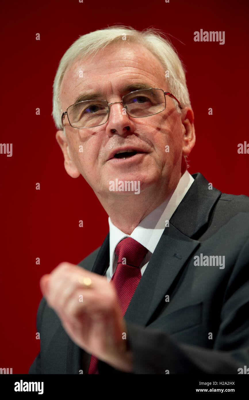 Chancellor of the exchequer 2016 hi-res stock photography and images ...
