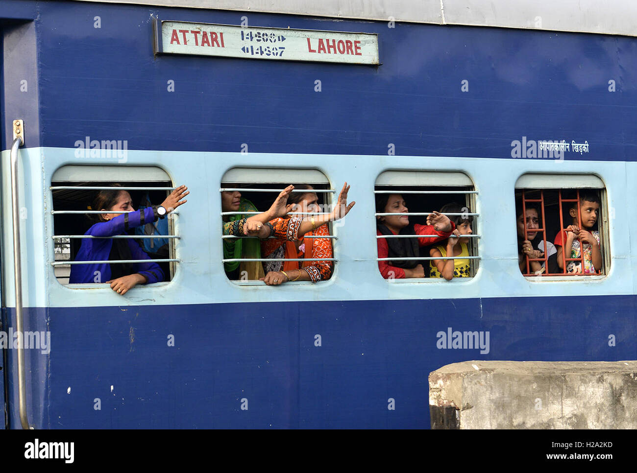 Pakistan bus station hi-res stock photography and images - Alamy