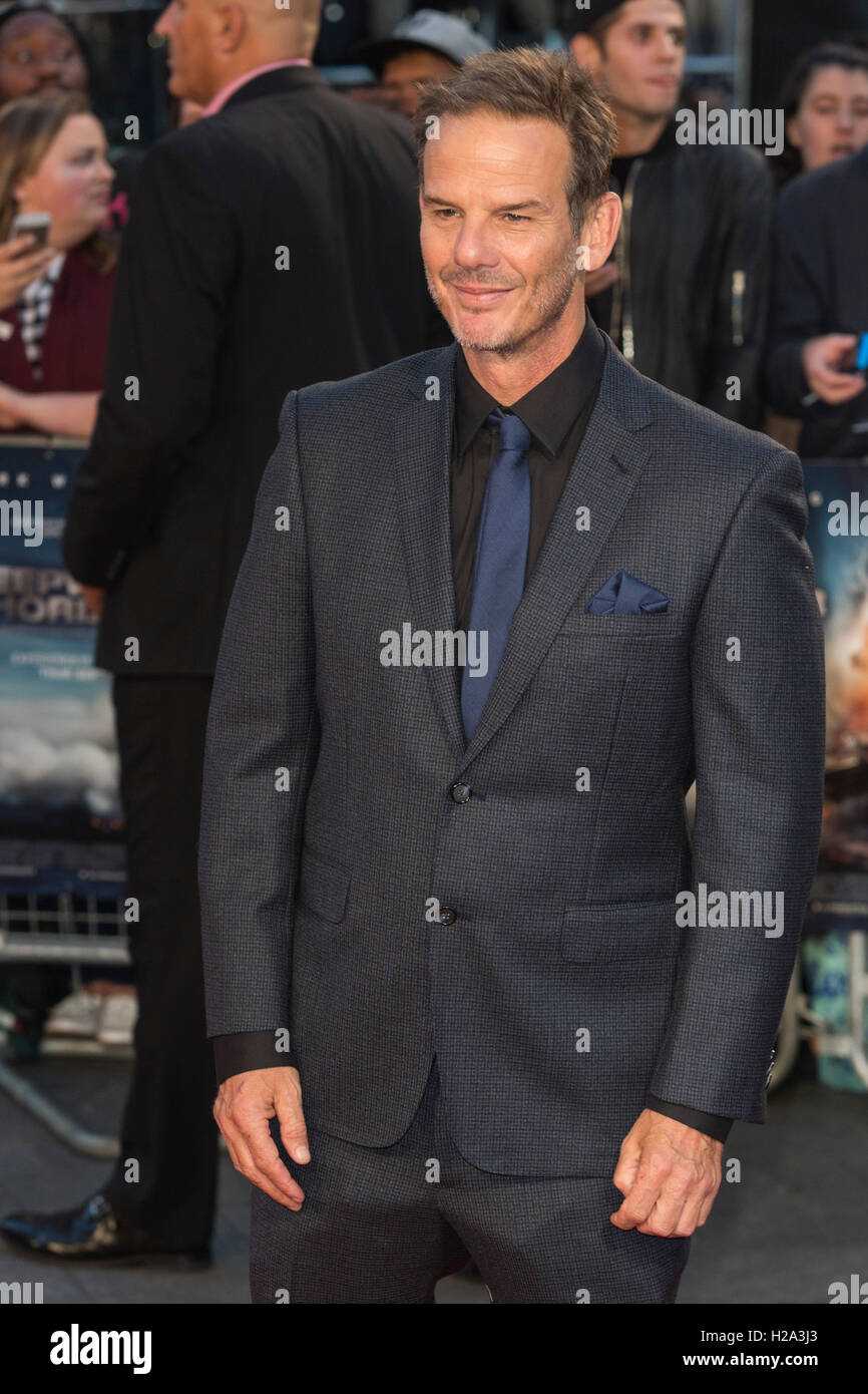 London, UK. 26 September 2016. Director Peter Berg. Red carpet arrivals ...