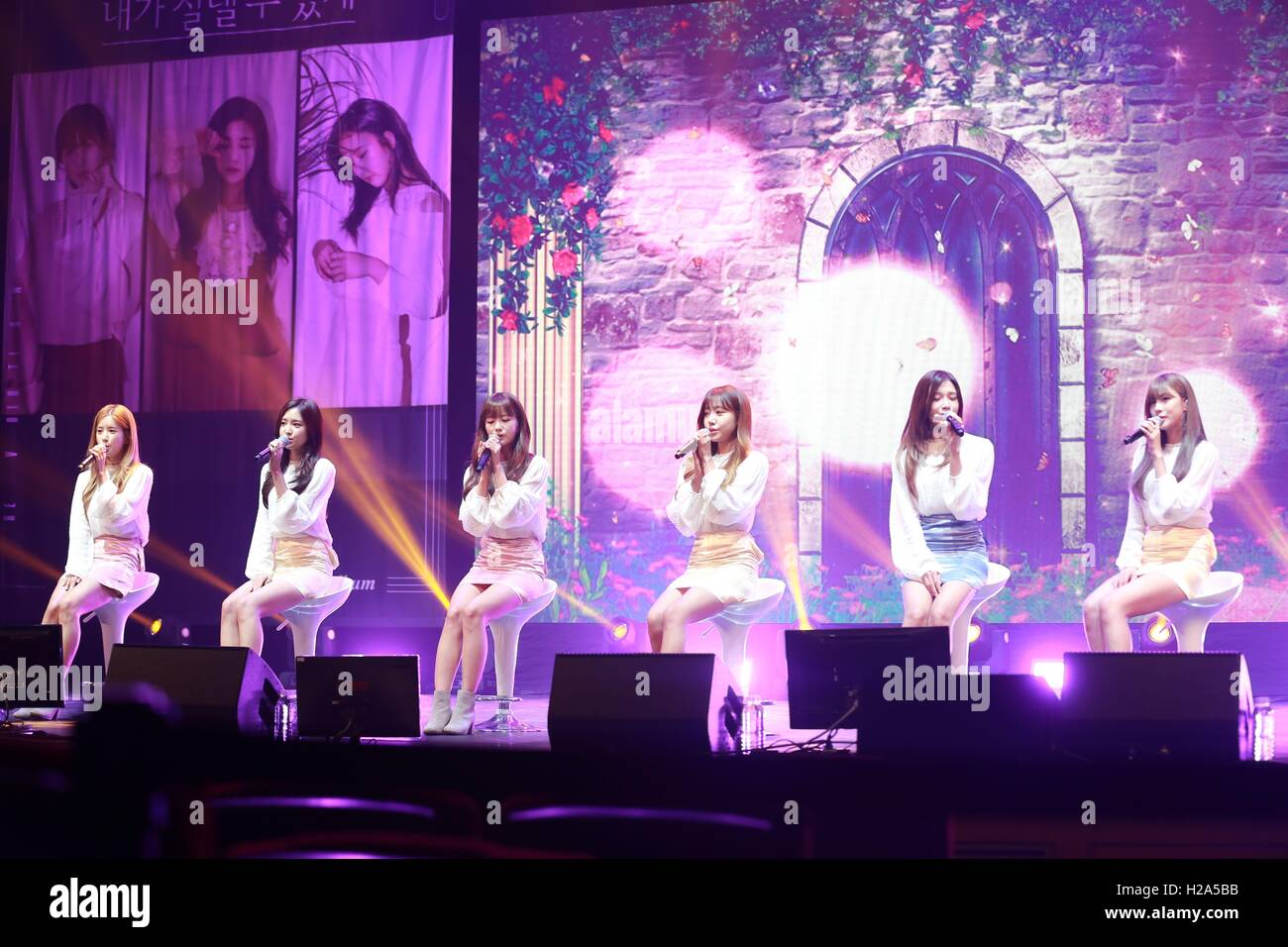 Seoul, Korea. 26th Sep, 2016. Apink holds showcase of Pink Revolution ...
