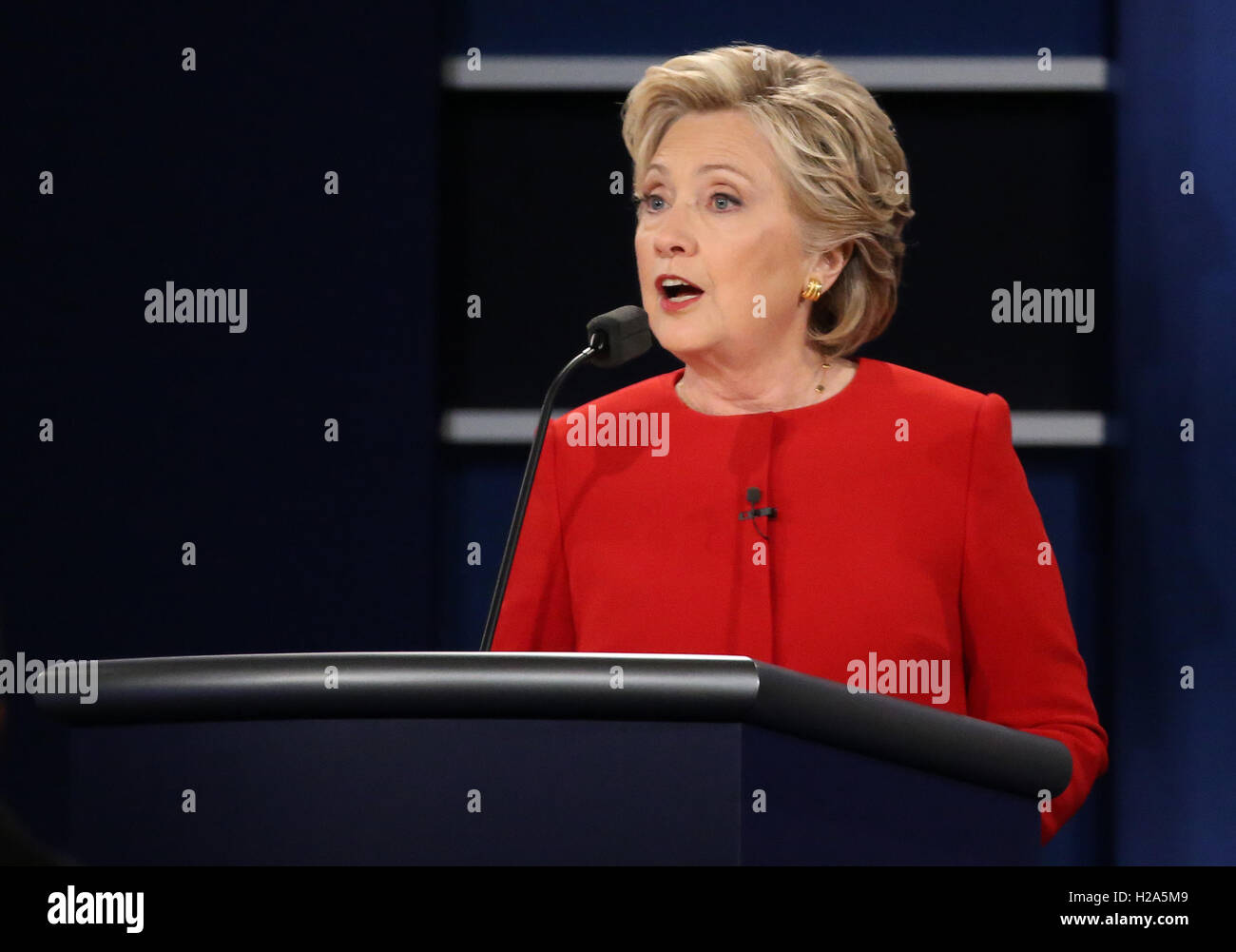 Presidential debate trump clinton hi-res stock photography and images ...